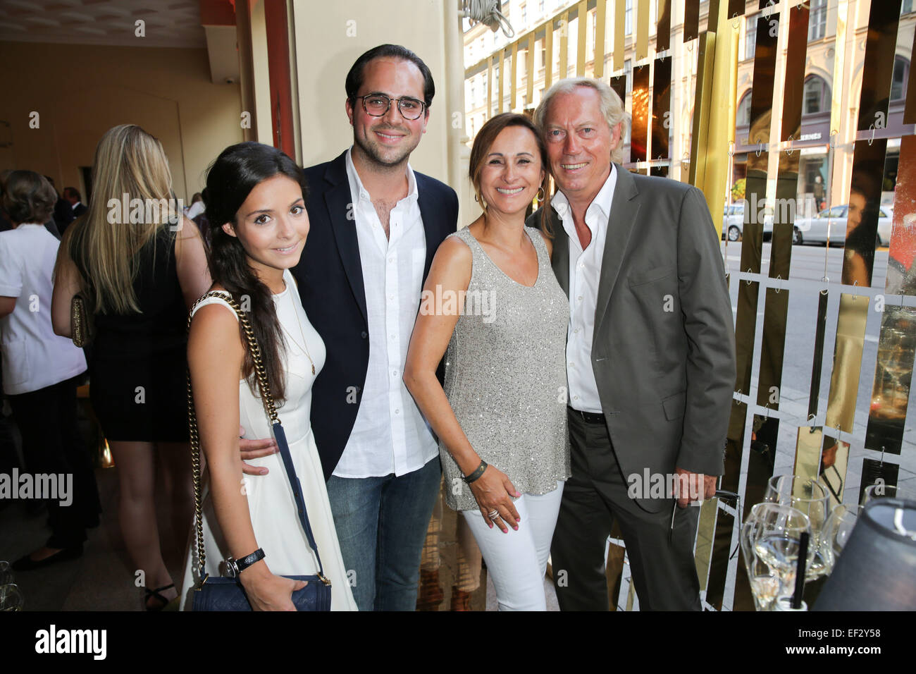 Prominenten Besuch Eclat Doré am Hotel Vier Jahreszeiten Featuring ...