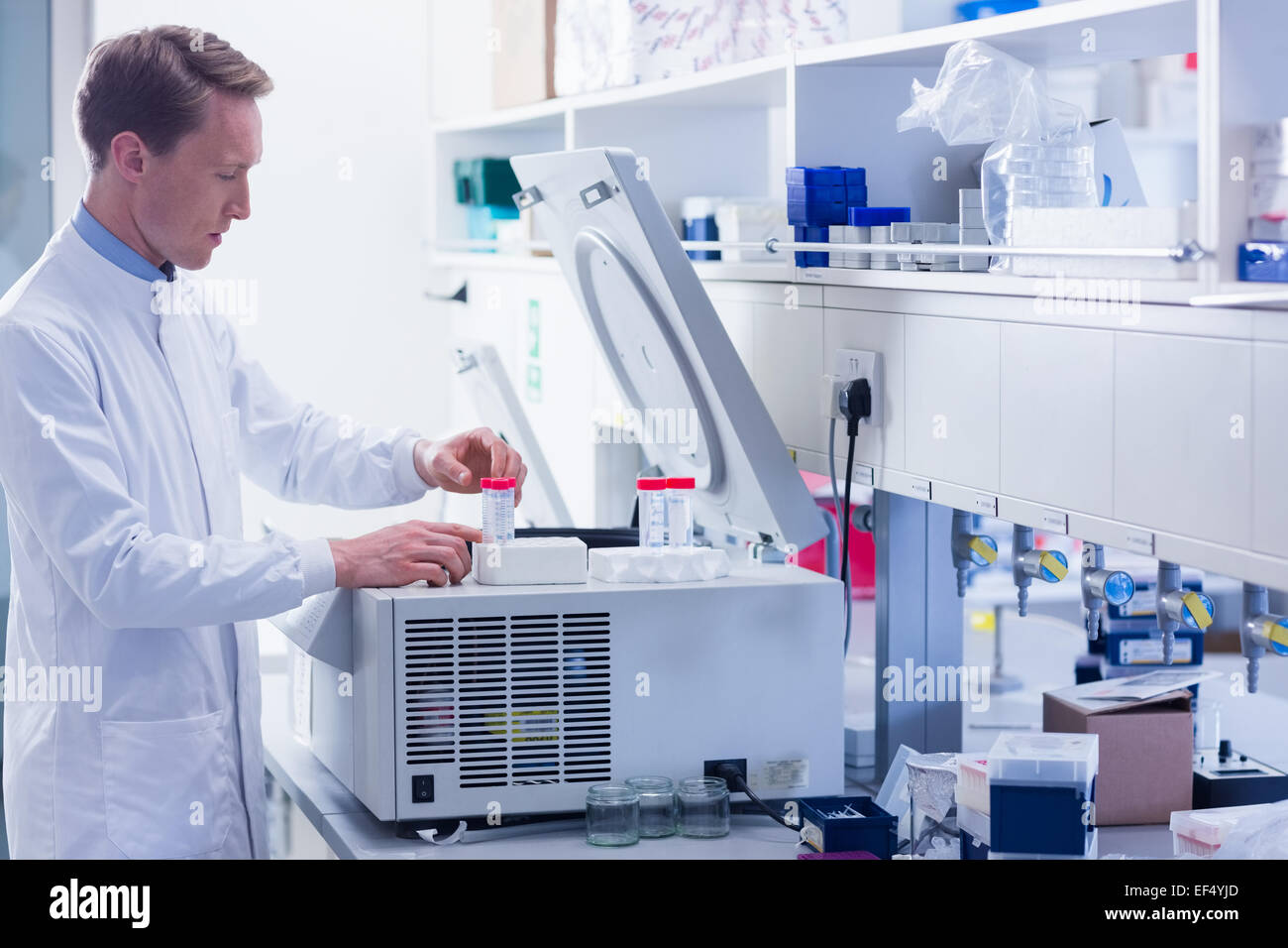 Der Chemiker Stockfotos und -bilder Kaufen - Alamy