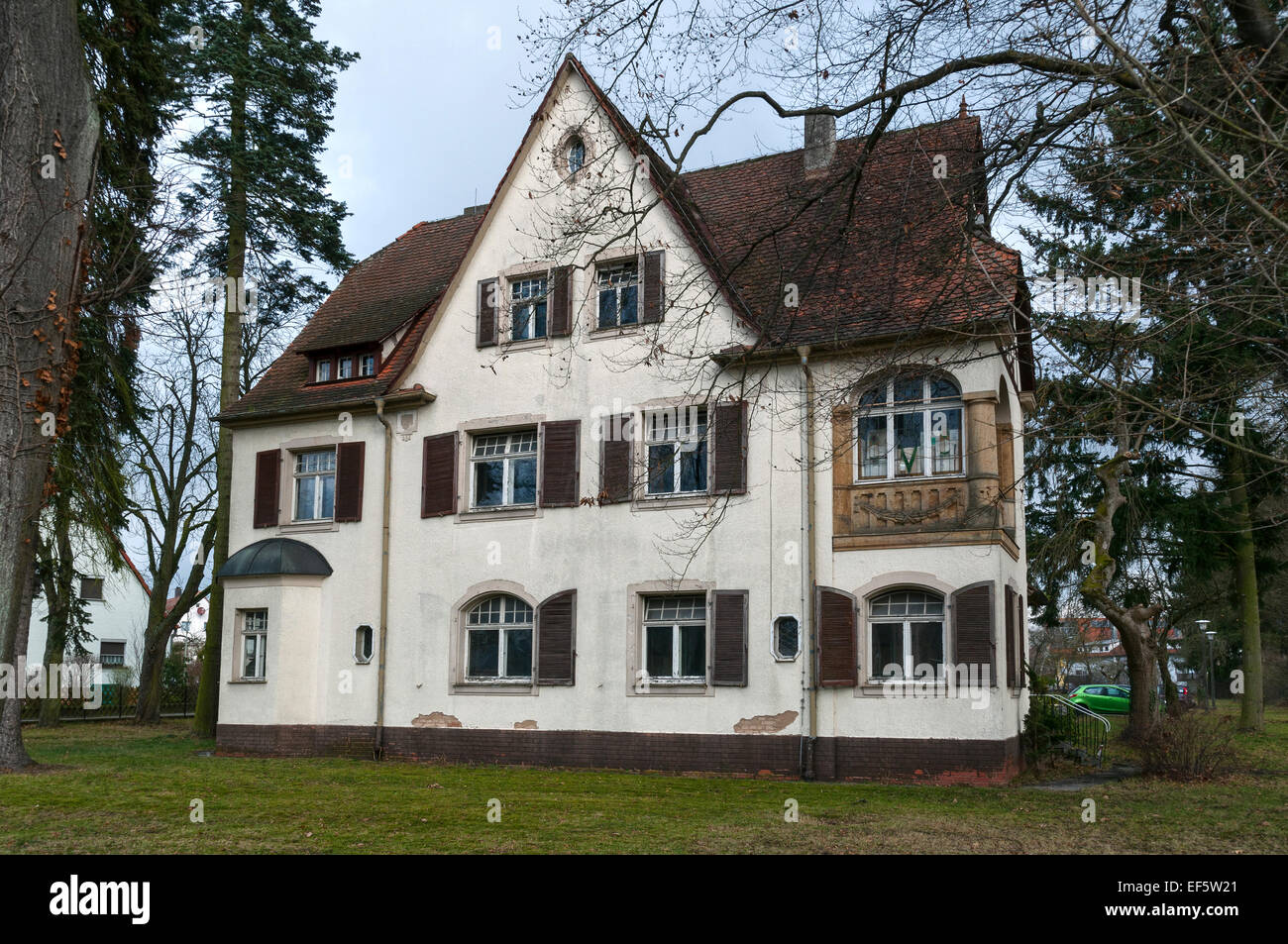 Der verlassenen "Galster Villa" aus dem Jahr 1908 in Höchstadt AIsch ...