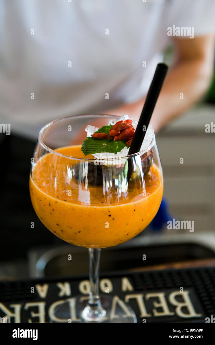 Bevanda trinken -Fotos und -Bildmaterial in hoher Auflösung – Alamy