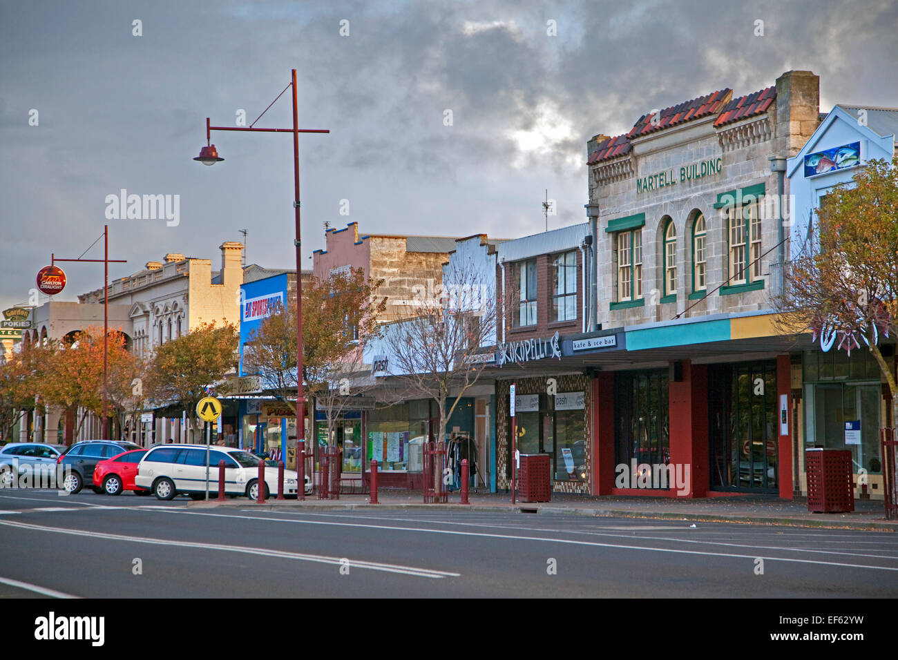 Geschäfte in der Hauptstraße entlang der Uferpromenade in Portland ...