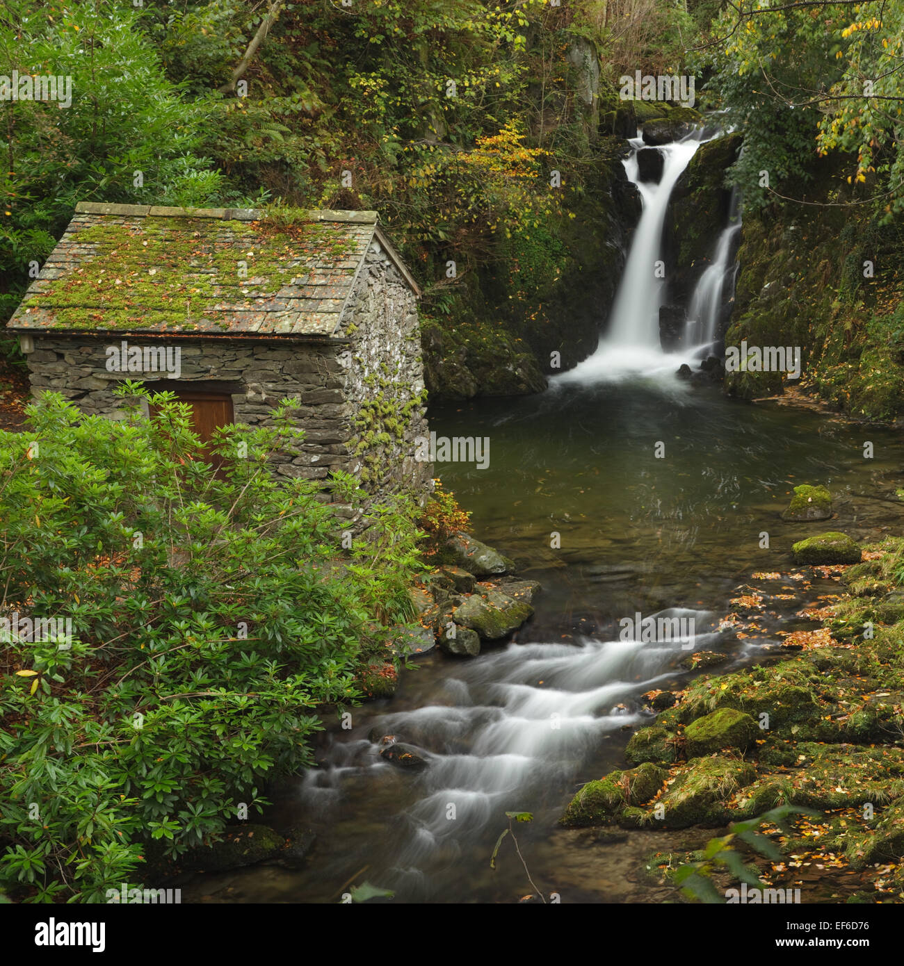 Grot und Wasserfall, Rydal Hall, Cumbria Stockfotografie - Alamy
