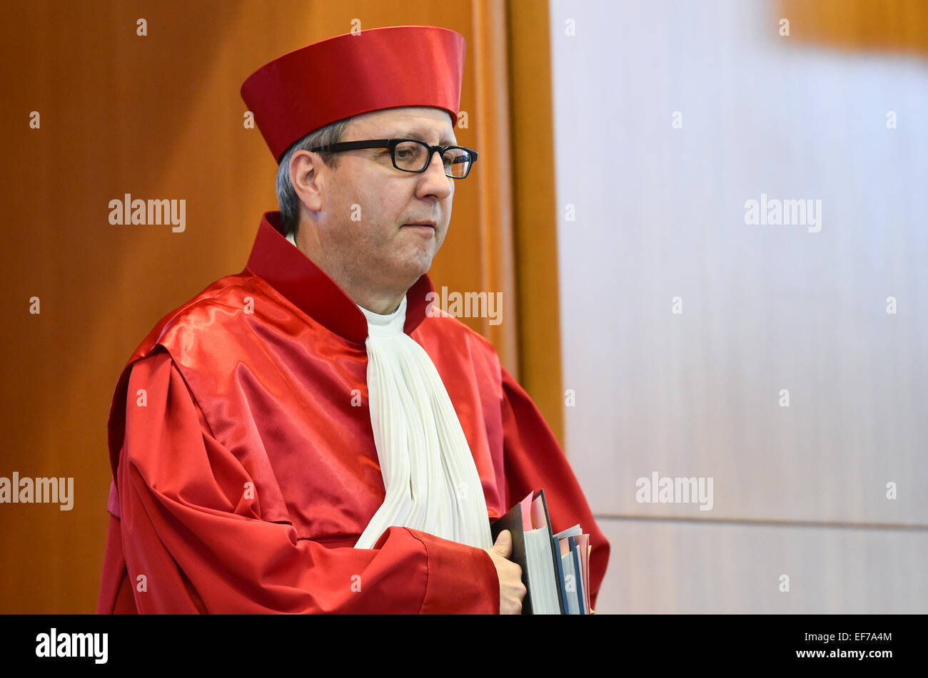 Bundesverfassungsgericht richter robe -Fotos und -Bildmaterial in hoher ...