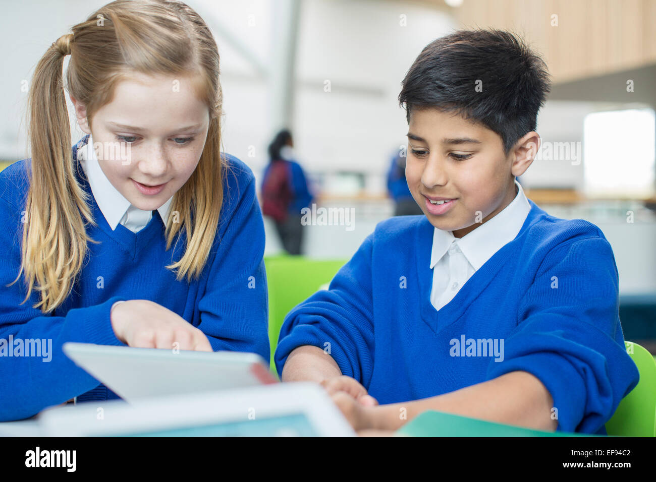 Asiatische schuluniformen -Fotos und -Bildmaterial in hoher Auflösung – Alamy