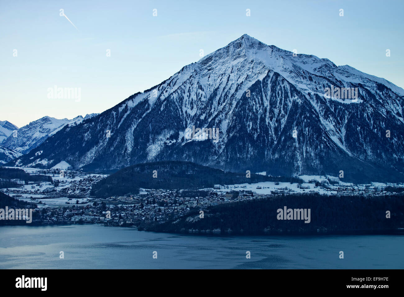 Niesen Schweizer Berg und See Alpenblick Thun See im winter ...