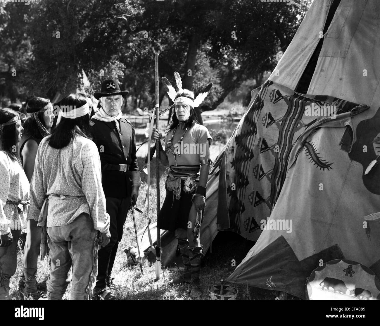 TOM NEAL, RUSSELL HAYDEN, APACHE CHIEF, 1949 Stockfotografie - Alamy