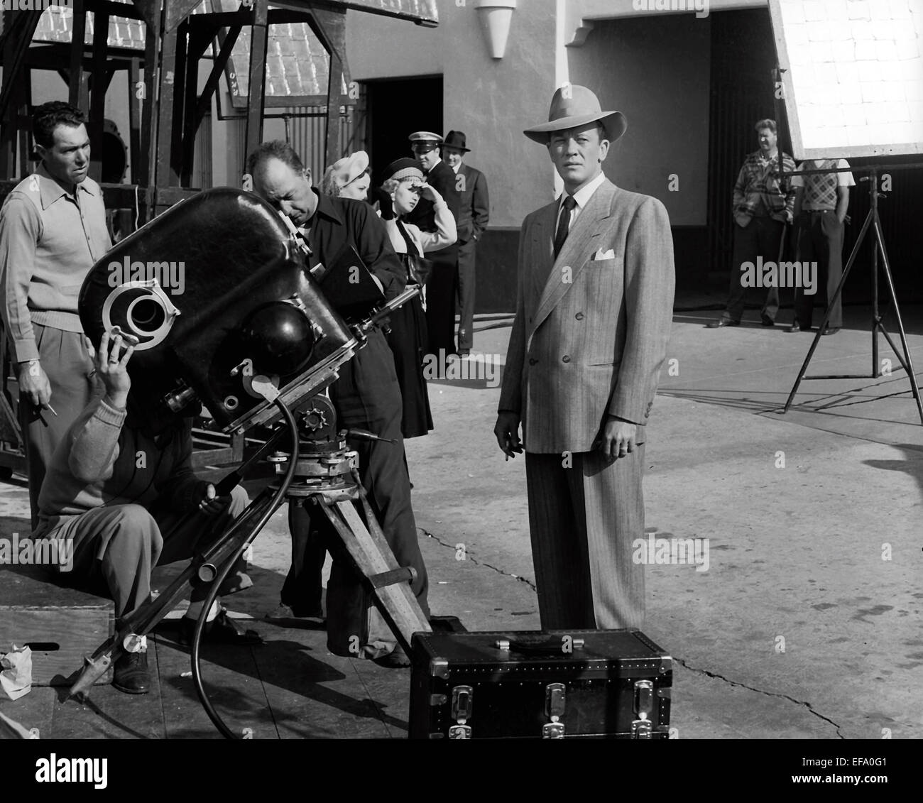 CHARLES MCGRAW ARMORED CAR ROBBERY; PANZERWAGEN RAUB (1950 ...