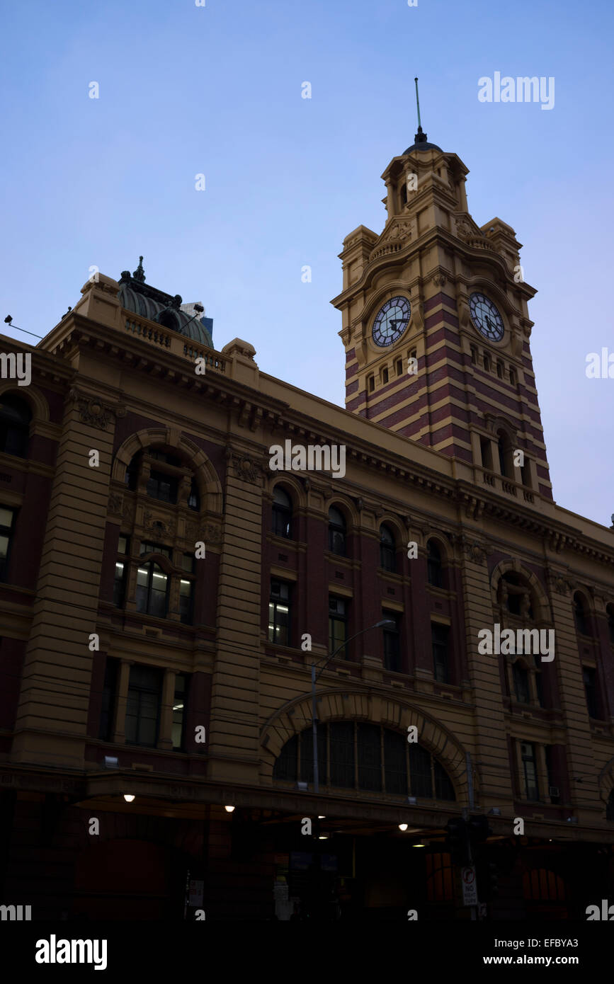 Flinders street station clock tower -Fotos und -Bildmaterial in hoher ...