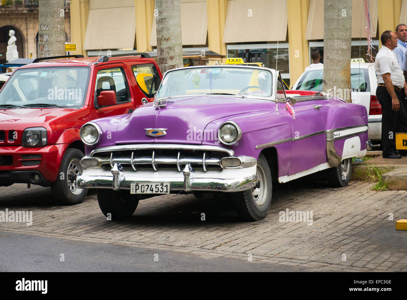 Cuba Old Havana La Habana Vieja Central Park lila lila Cabrio Cabriolet ...