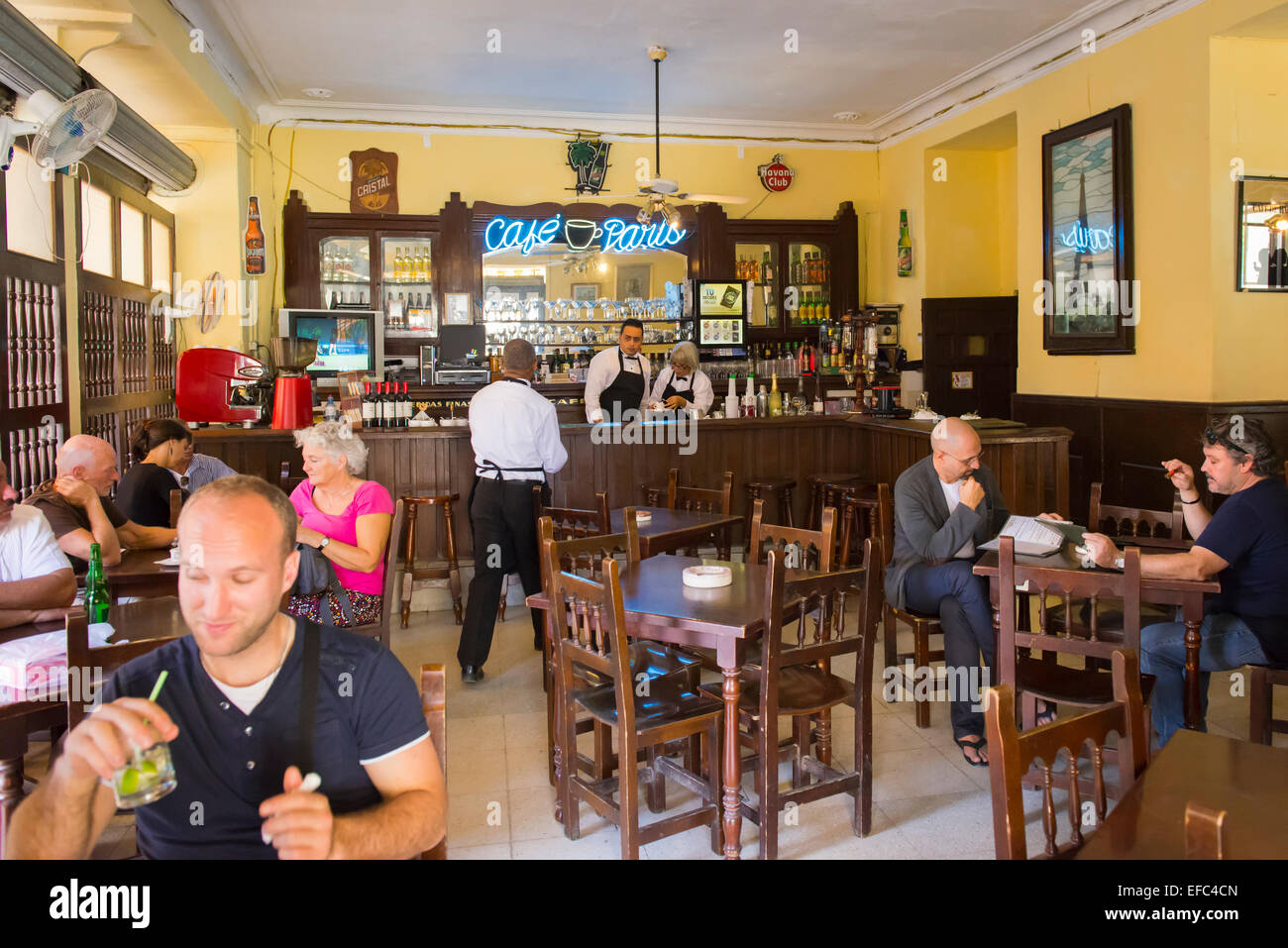 Cafe paris havana -Fotos und -Bildmaterial in hoher Auflösung – Alamy
