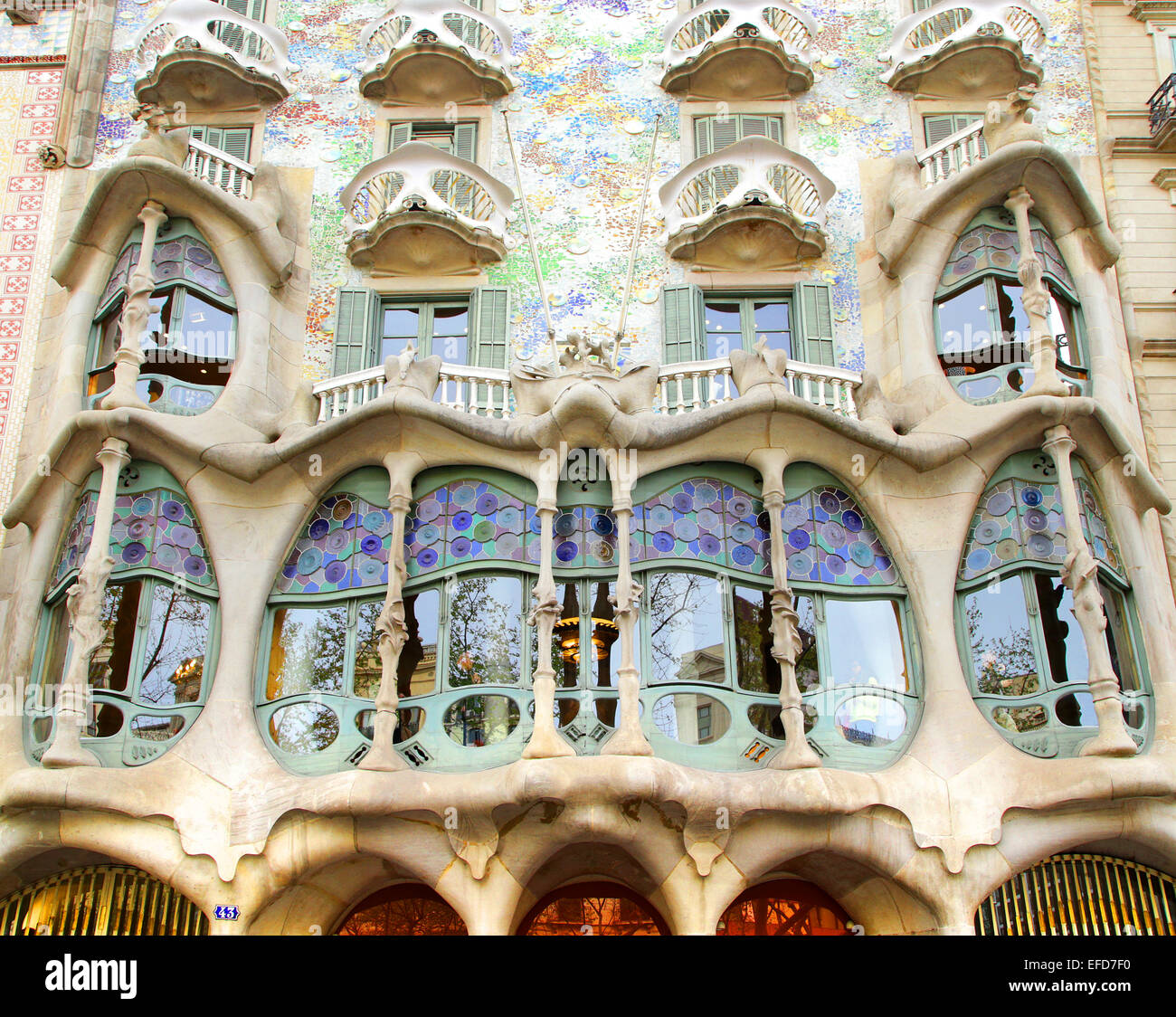 Gaudi Antoni Casa Batllo Mila Fenster spanische Architektur schöne ...