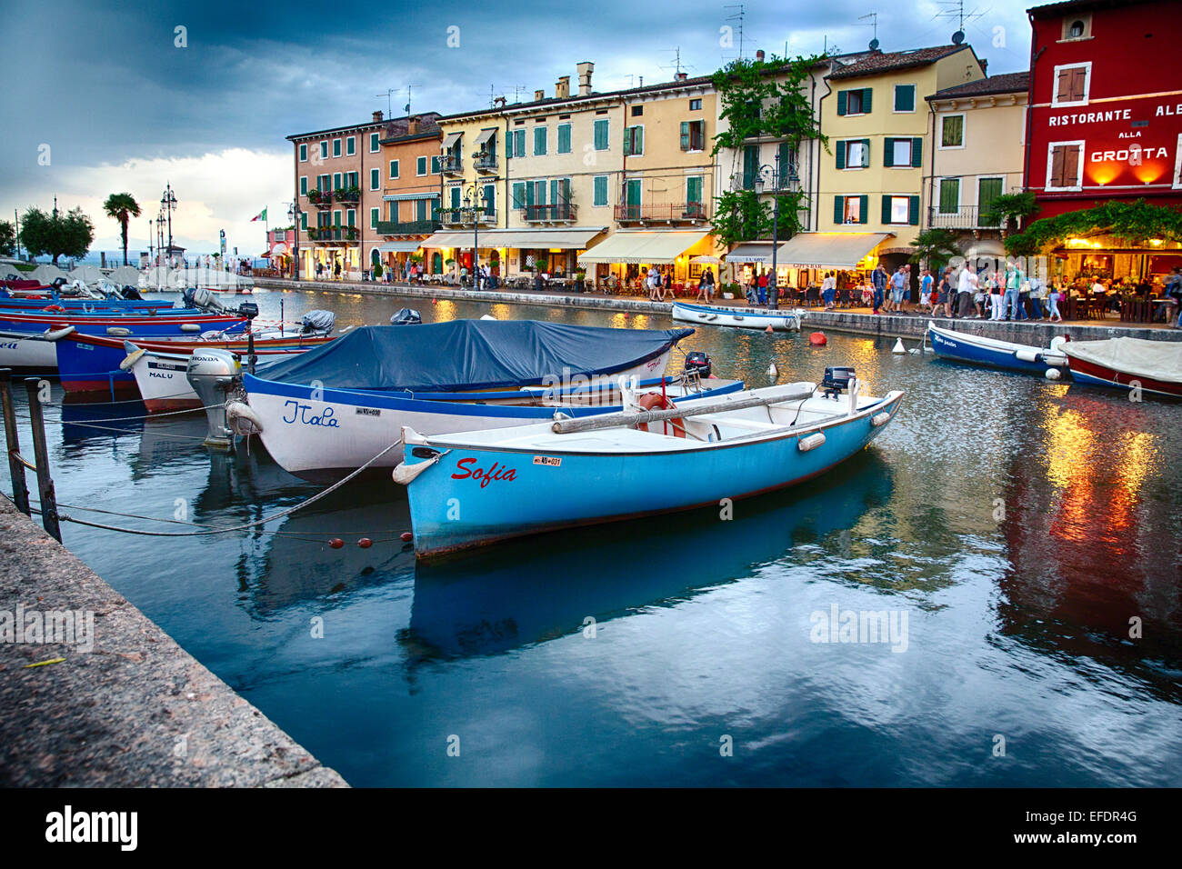 Gardasee bei nacht -Fotos und -Bildmaterial in hoher Auflösung – Alamy