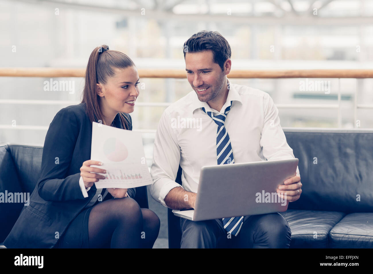 Mann trifft frau -Fotos und -Bildmaterial in hoher Auflösung – Alamy