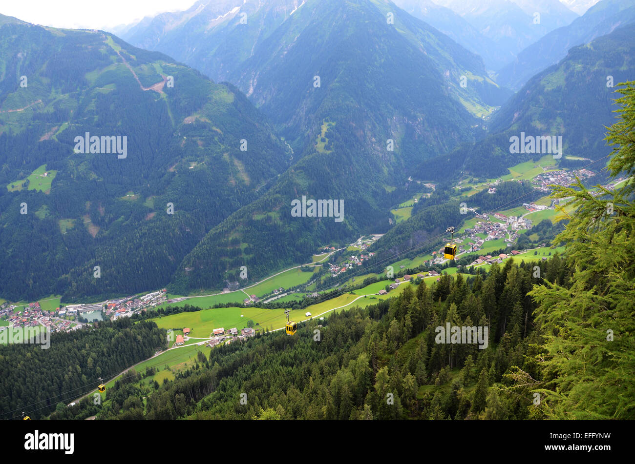 Blick Richtung Mayrhofen, Finkenberg und Ginzling, Ahorn Bergen ...