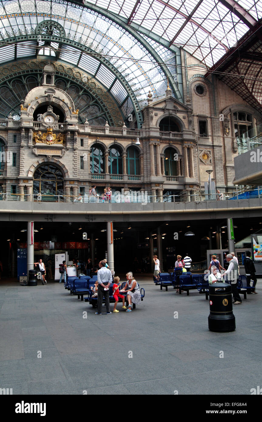 Innenraum des hauptbahnhofs antwerpen Stockfotos und -bilder Kaufen ...