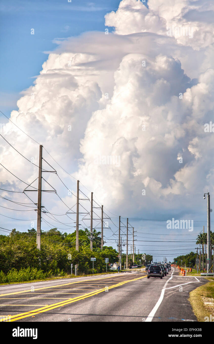 Der Overseas Highway 1 verbindet alle Key-Inseln von Miami nach Key ...