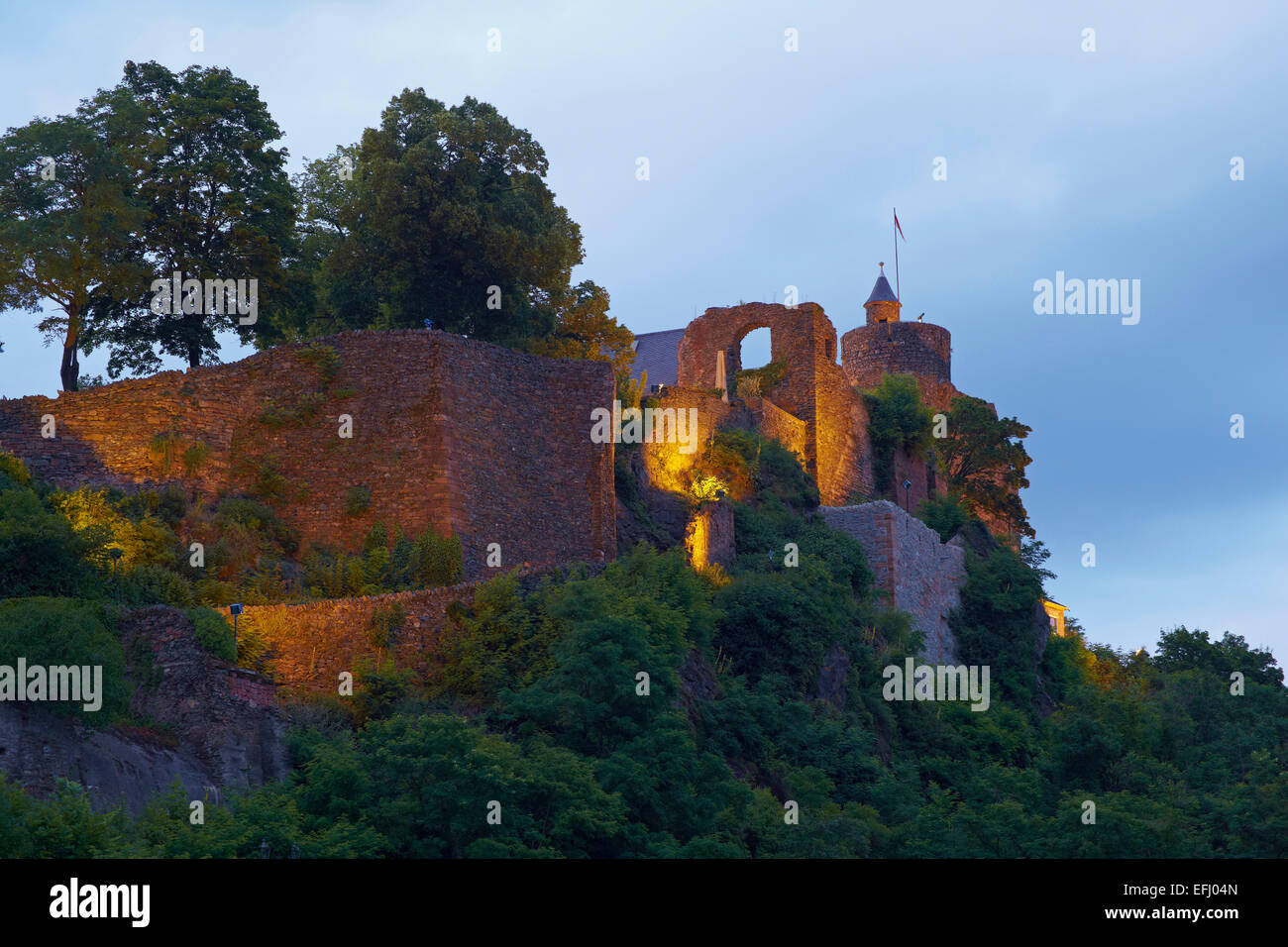 Burg Saarburg am Fluss Saar, Rheinland-Pfalz, Deutschland, Europa Stockfotografie - Alamy