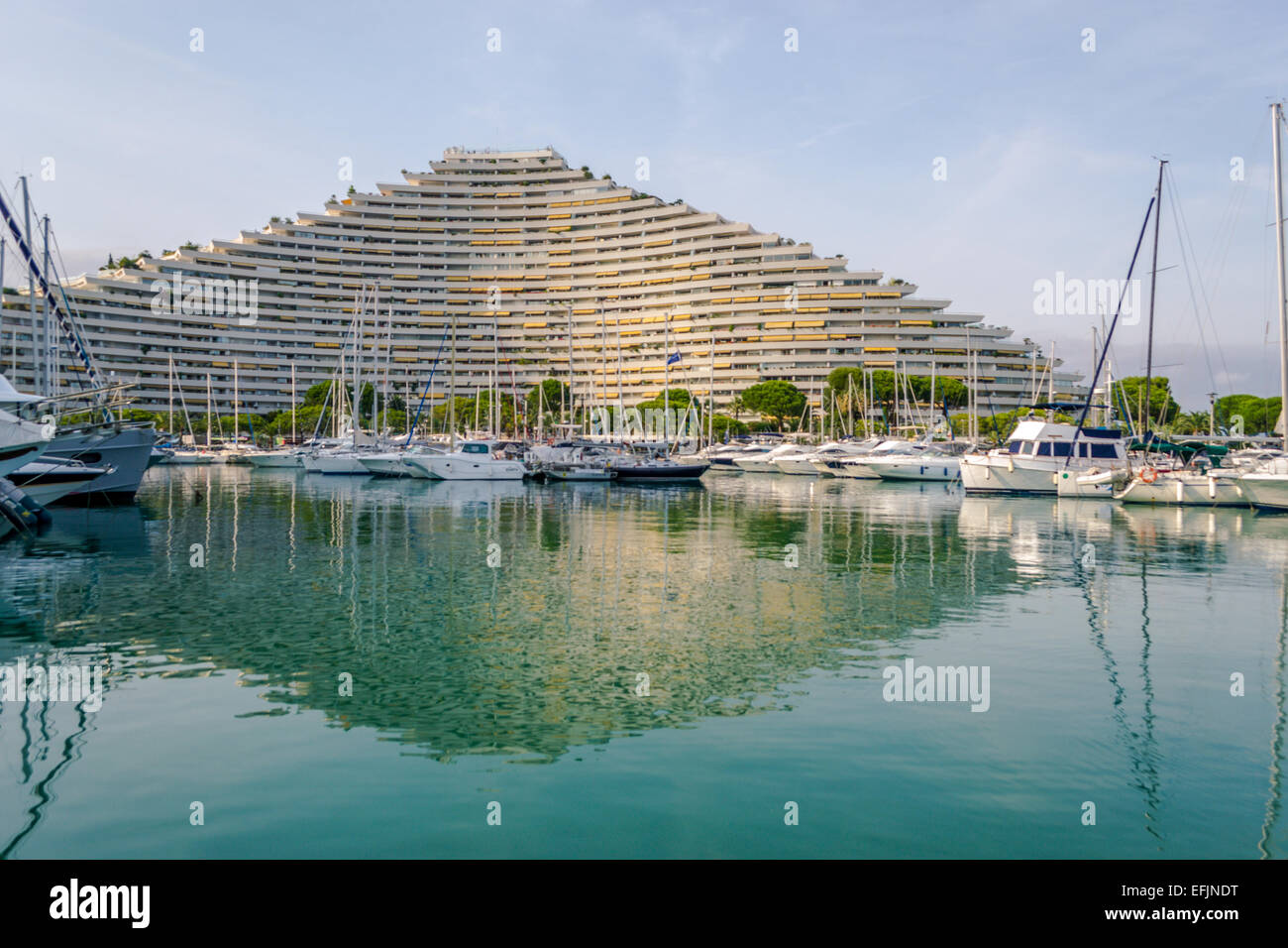 Marina Baie des Anges: das "Segel Stockfotografie - Alamy