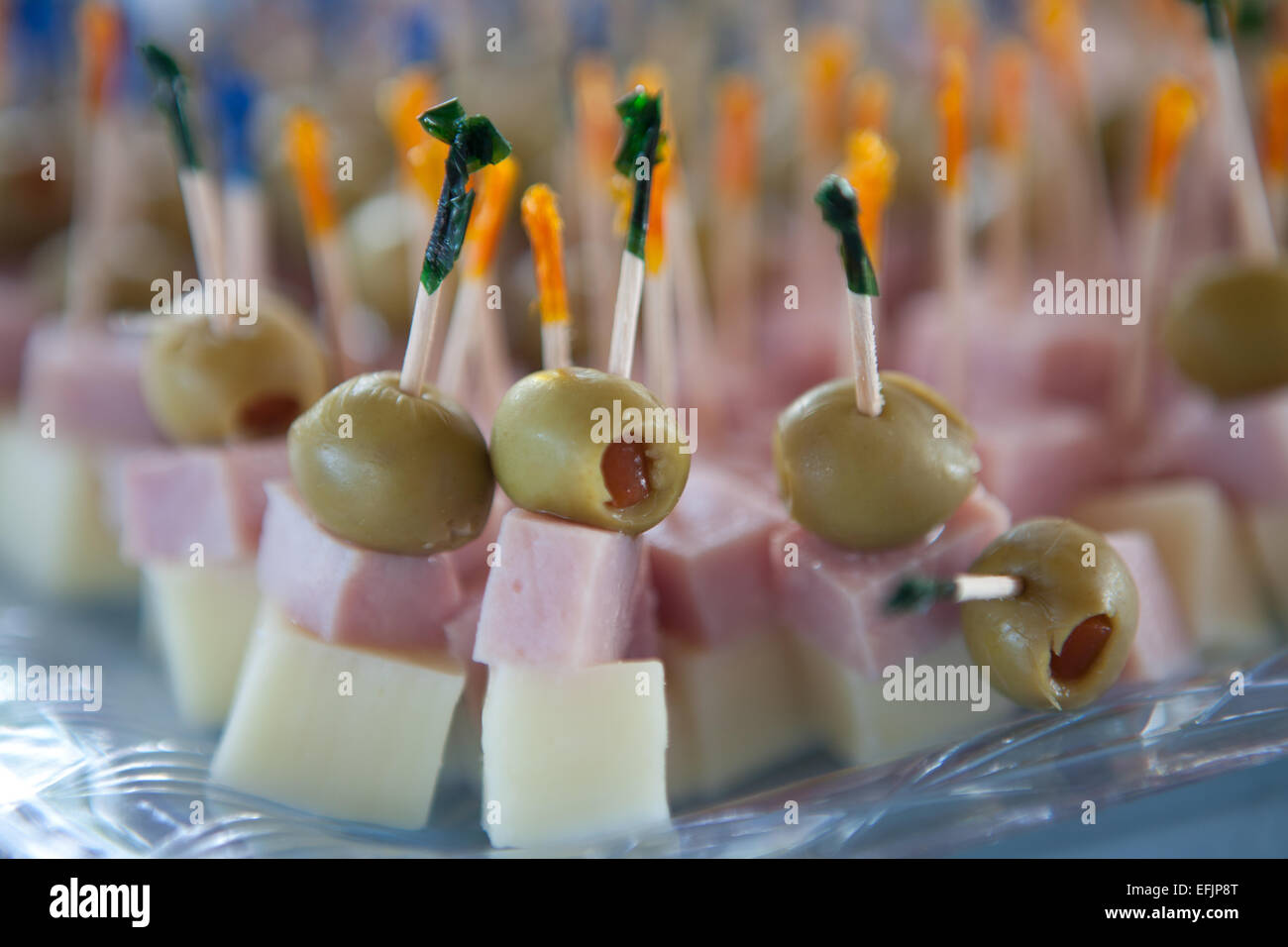 Grüne olive -Fotos und -Bildmaterial in hoher Auflösung – Alamy