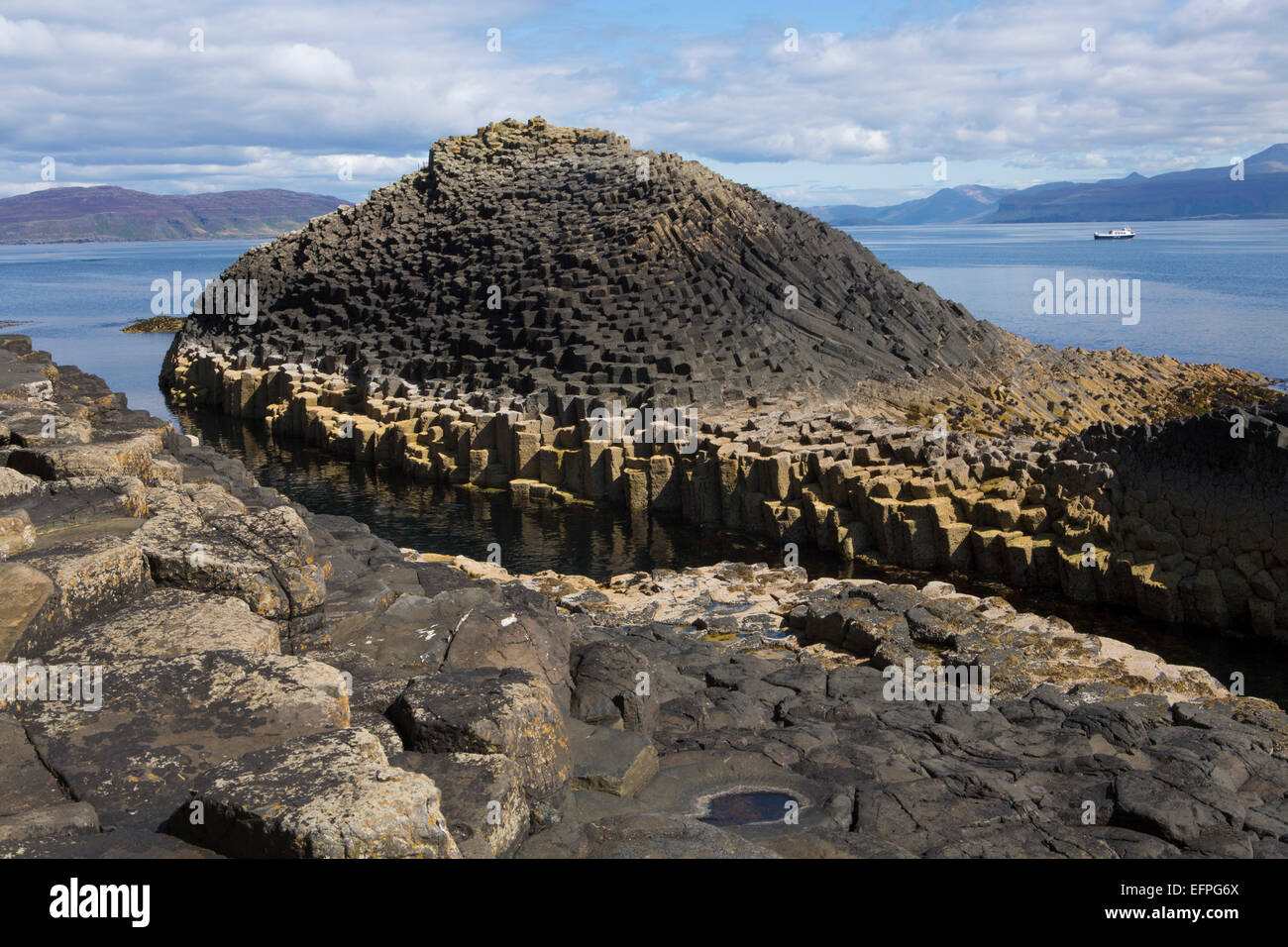 Basalt rock formation on island -Fotos und -Bildmaterial in hoher ...