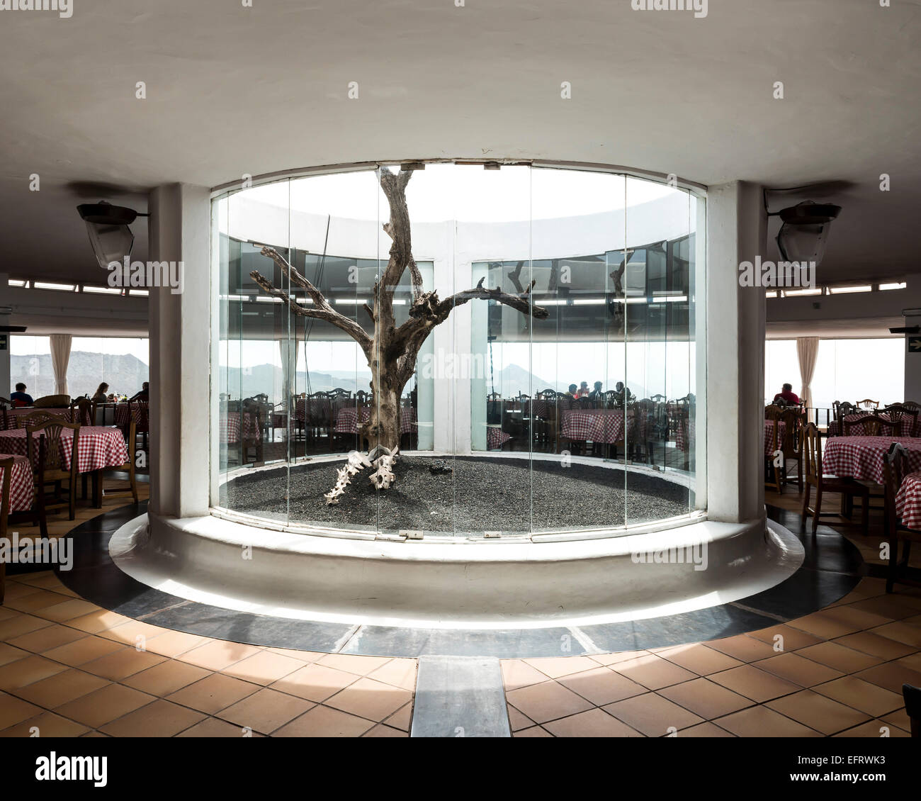Restaurant im Timanfaya Nationalpark, Lanzarote, Spanien. Architekt ...