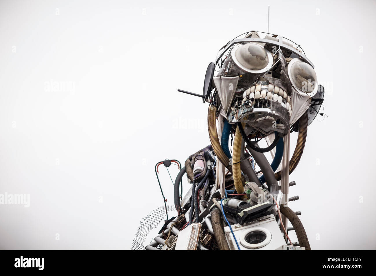 Weee man sculpture eden project -Fotos und -Bildmaterial in hoher ...