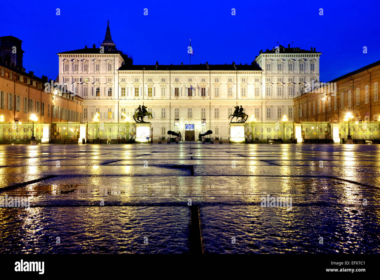 Palazzo reale turin -Fotos und -Bildmaterial in hoher Auflösung – Alamy
