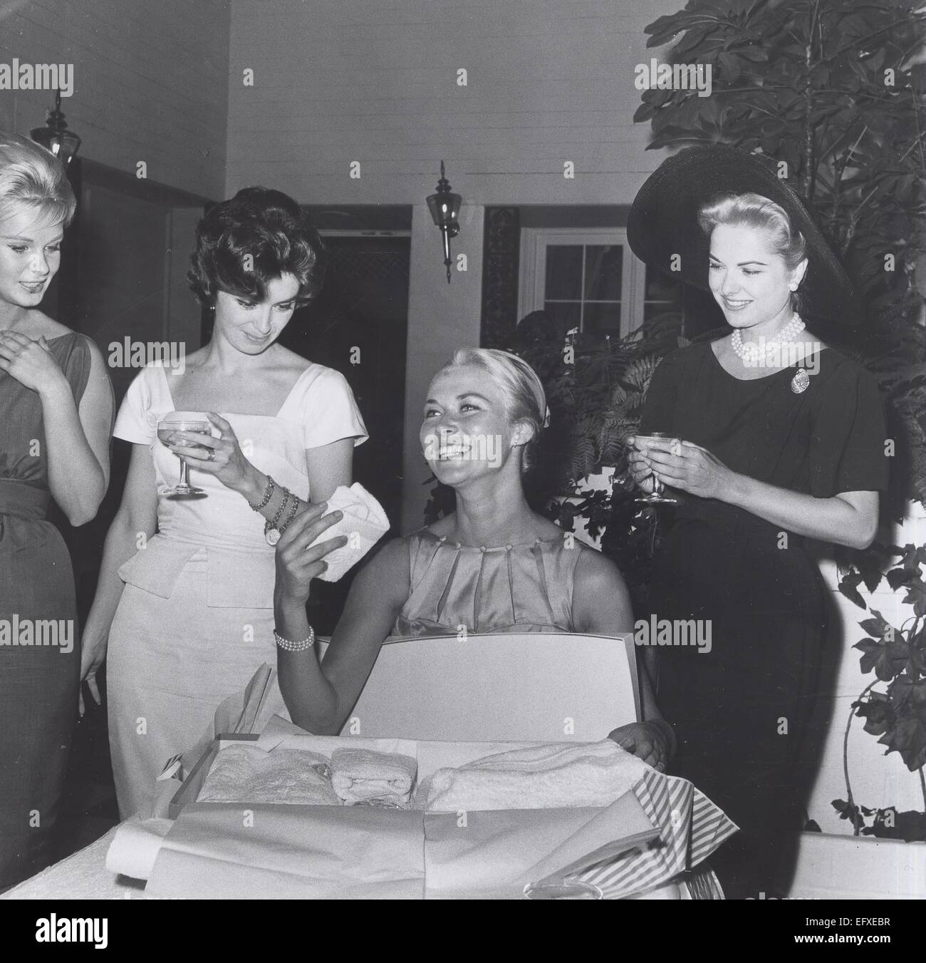 Martha Hyer GIA SCALA Peggy Connolly Ingrid Sande auf doppelte Shower ...