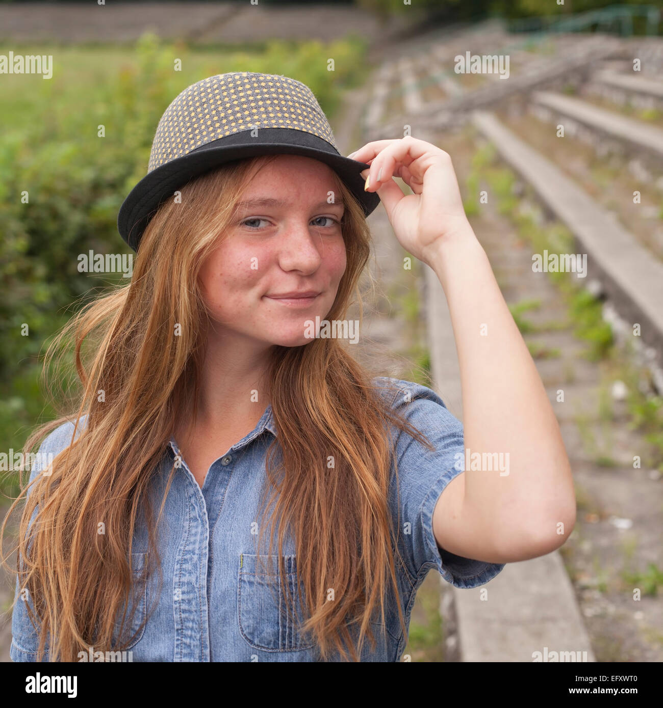 Winter portrait cute blonde teen -Fotos und -Bildmaterial in hoher ...