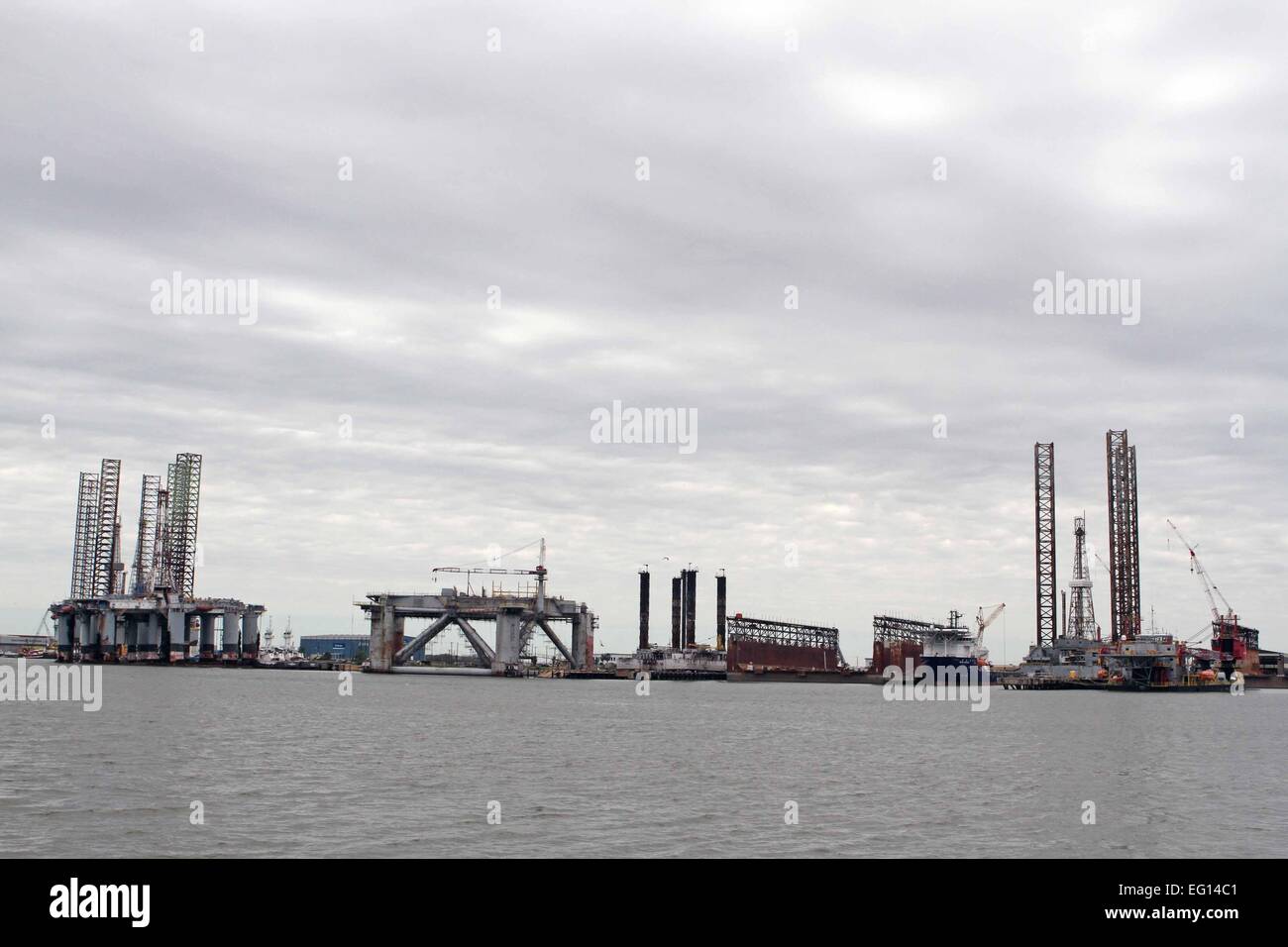 Offshore oil rigs -Fotos und -Bildmaterial in hoher Auflösung – Alamy
