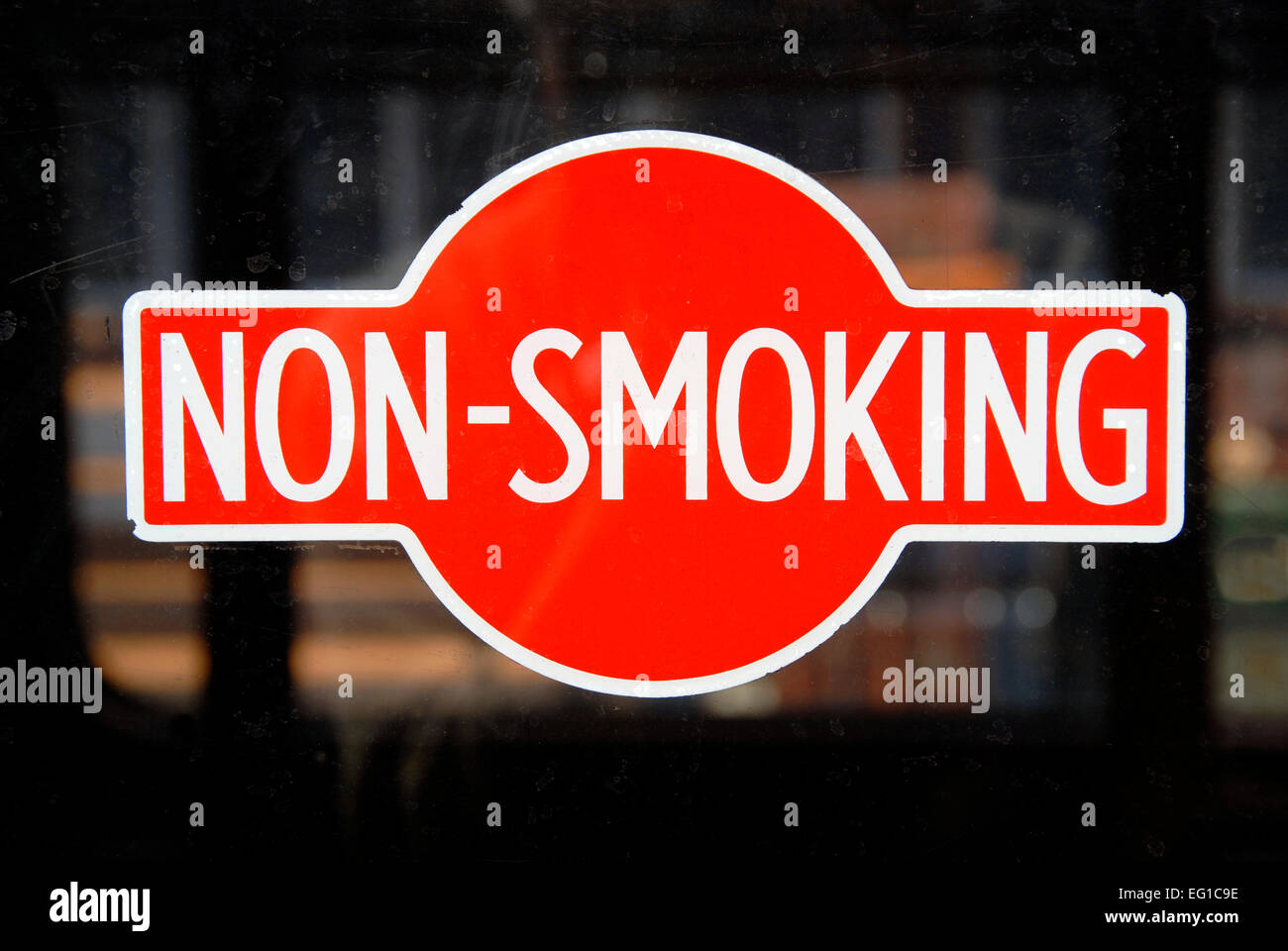 Nichtraucher hinweisschild -Fotos und -Bildmaterial in hoher Auflösung ...