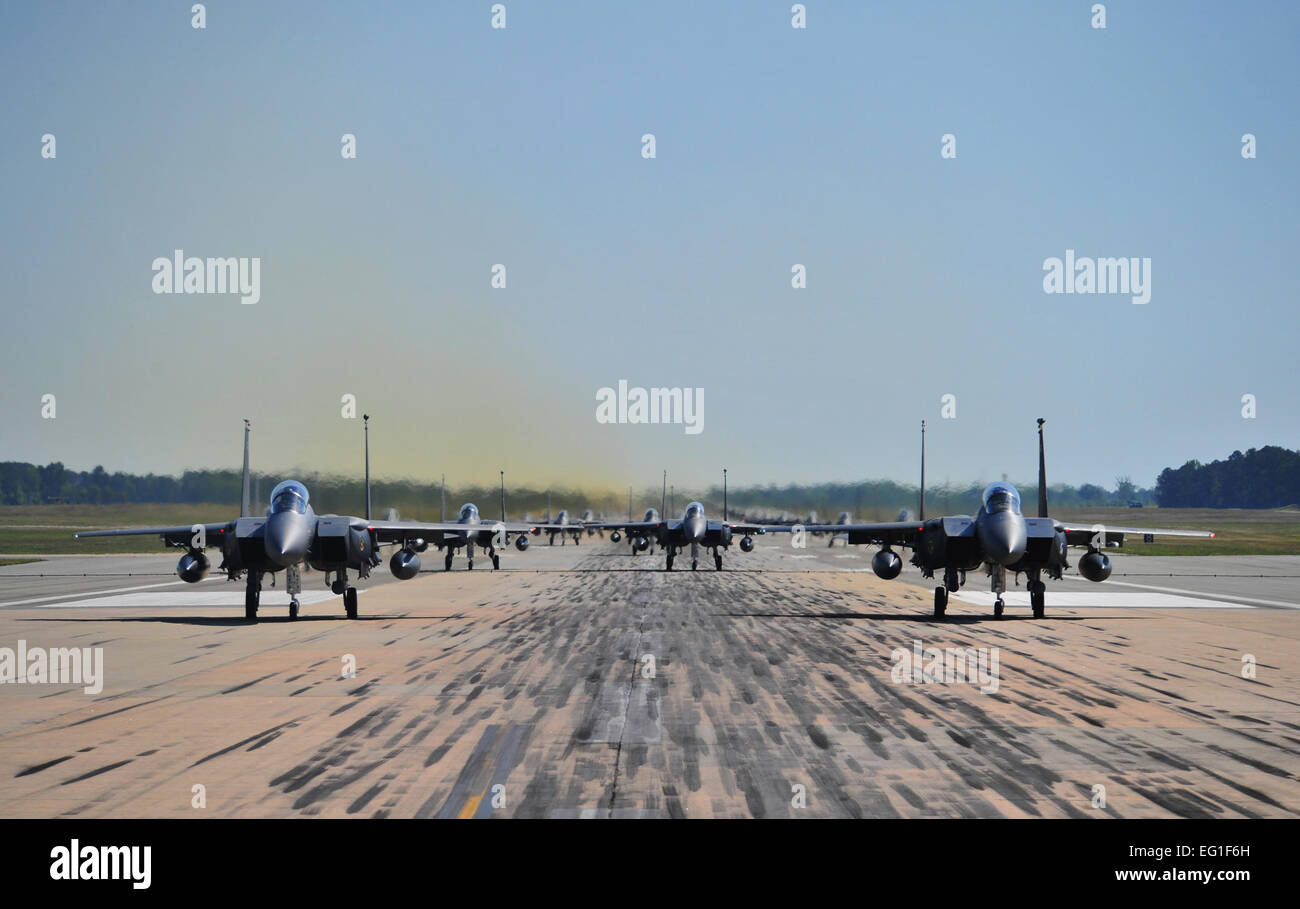 Luftwaffe air base -Fotos und -Bildmaterial in hoher Auflösung - Seite ...