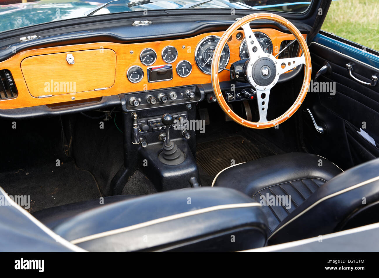 Oldtimer Sportwagen Cockpit Stockfotografie - Alamy