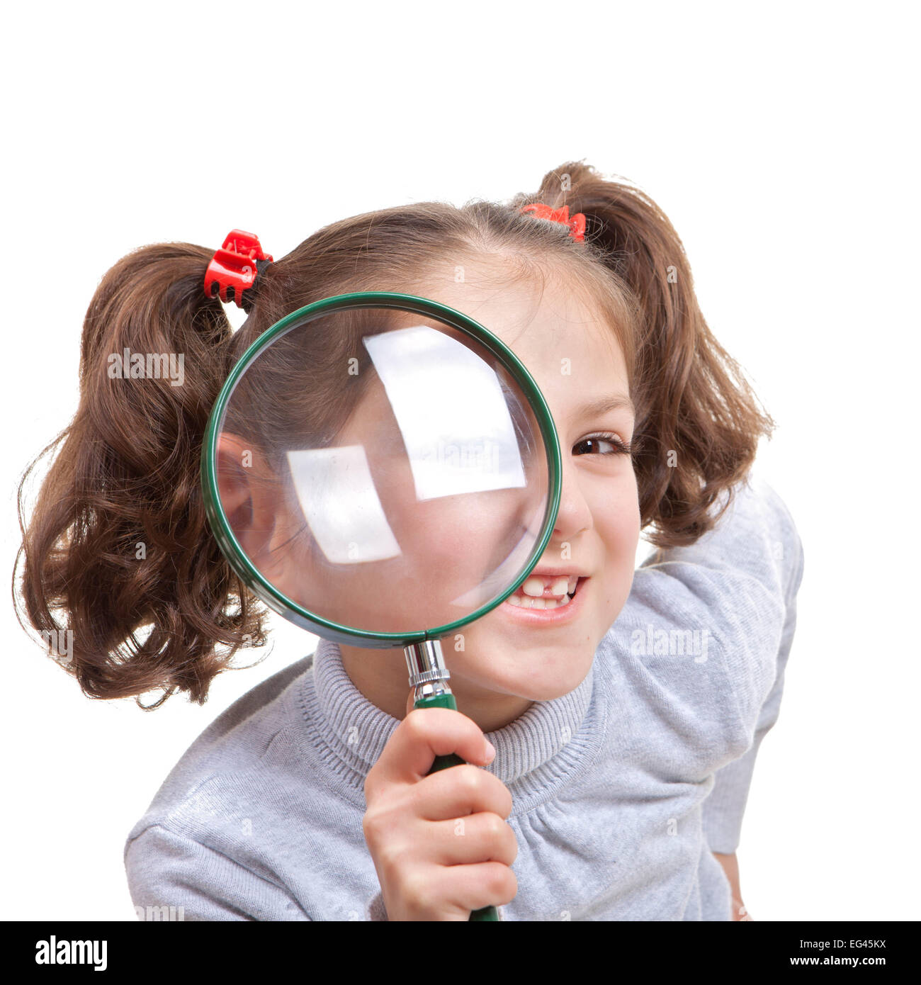 Kind mit lupe -Fotos und -Bildmaterial in hoher Auflösung – Alamy