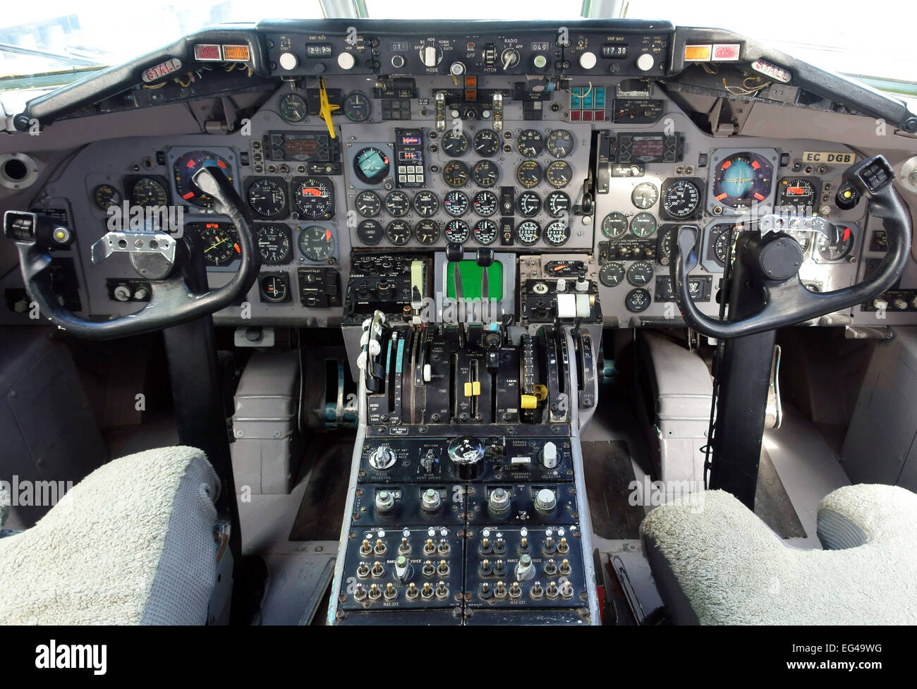 Instrumente im Cockpit von Mcdonnell Douglas DC-9-Flugzeug in Elder ...