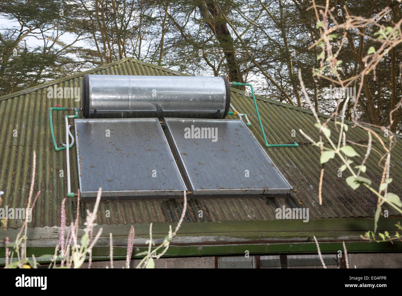 Wassertank auf dem dach -Fotos und -Bildmaterial in hoher Auflösung – Alamy