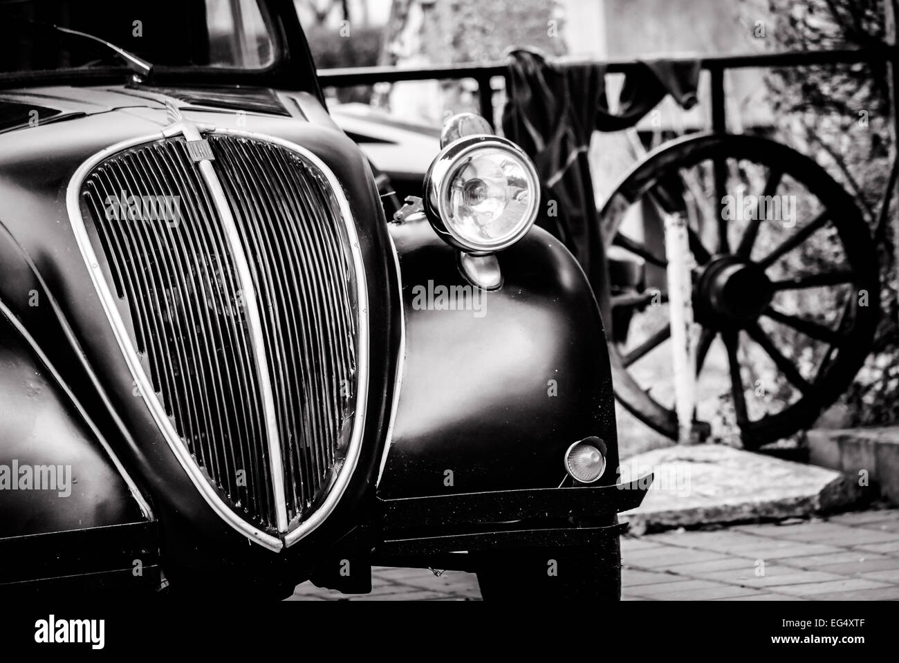 Oldtimer vor der alten garage geparkt Stockfotos und -bilder Kaufen - Alamy