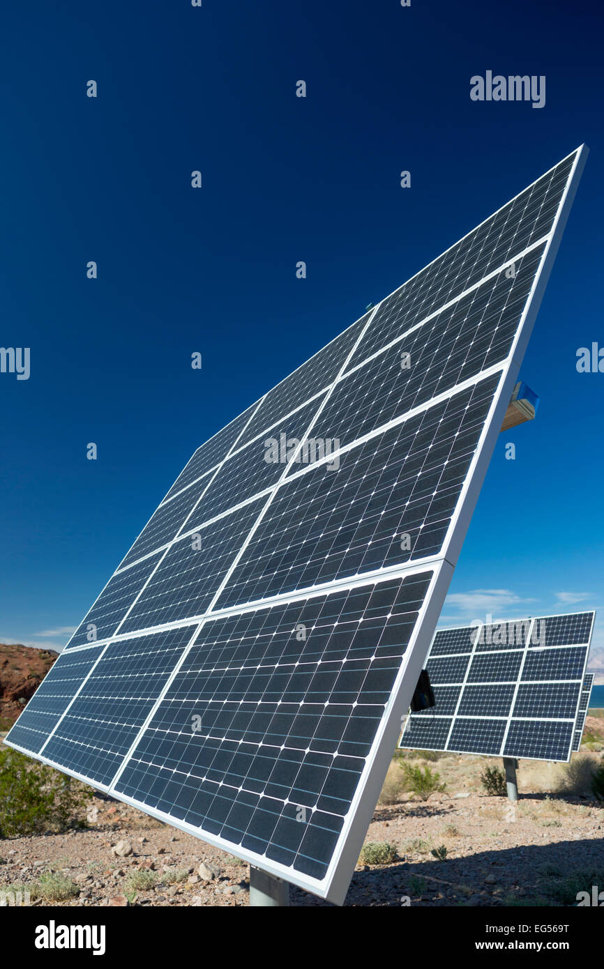 Solar array panel -Fotos und -Bildmaterial in hoher Auflösung – Alamy