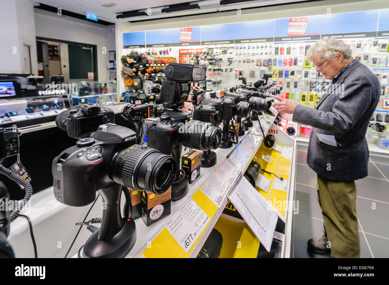 Nikon store -Fotos und -Bildmaterial in hoher Auflösung – Alamy