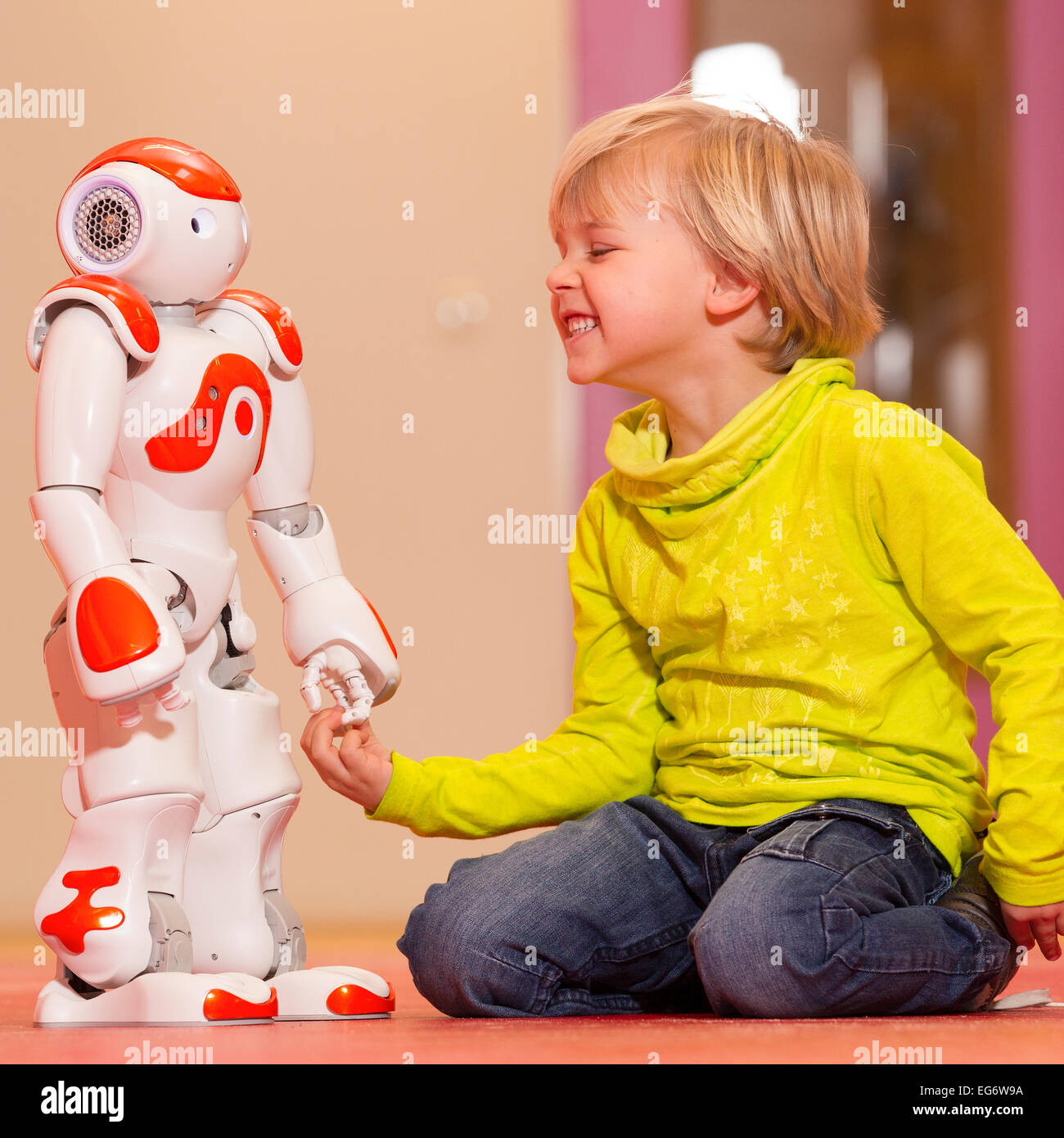 Robots arm -Fotos und -Bildmaterial in hoher Auflösung – Alamy
