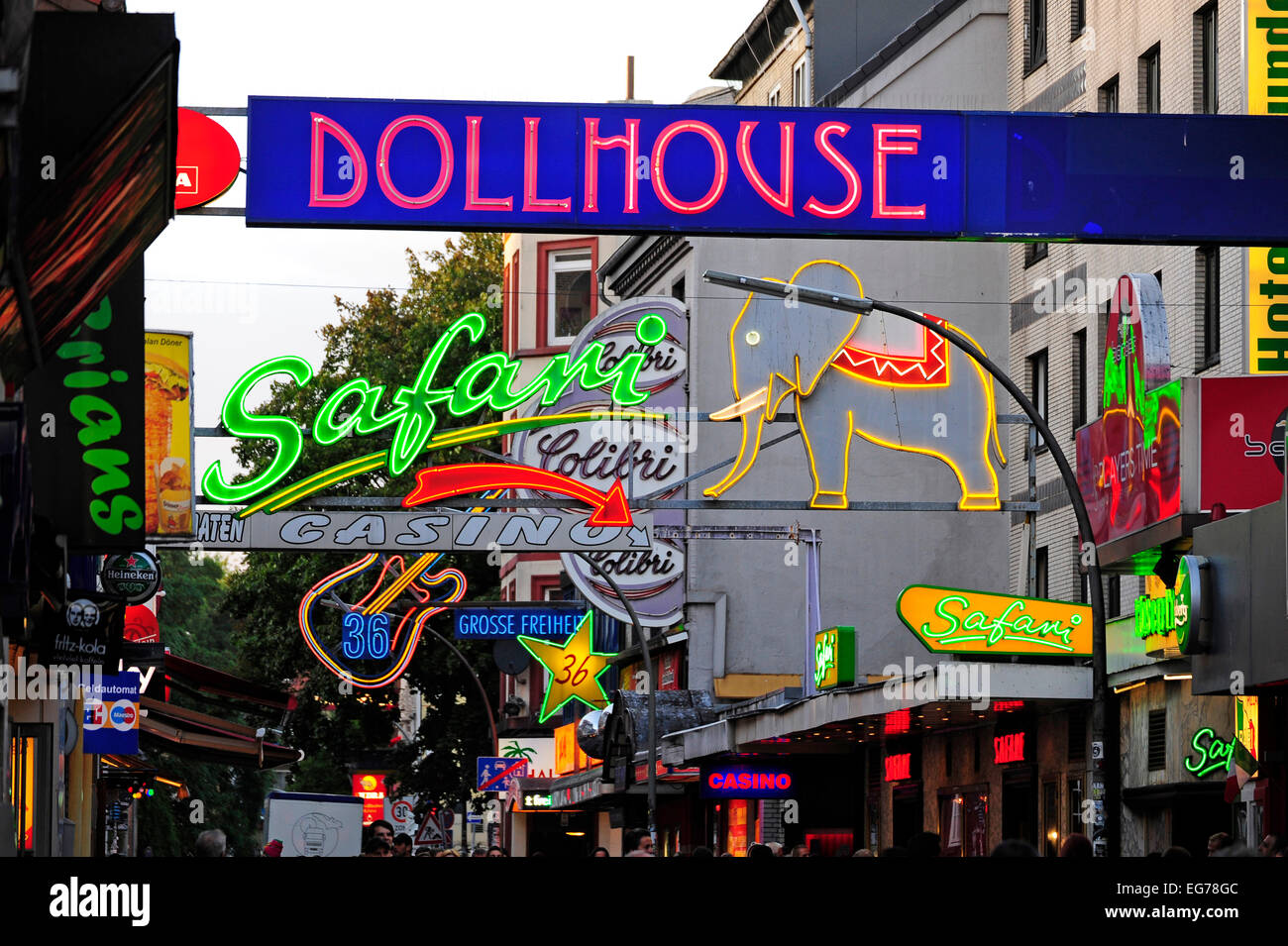 Reeperbahn neon -Fotos und -Bildmaterial in hoher Auflösung – Alamy
