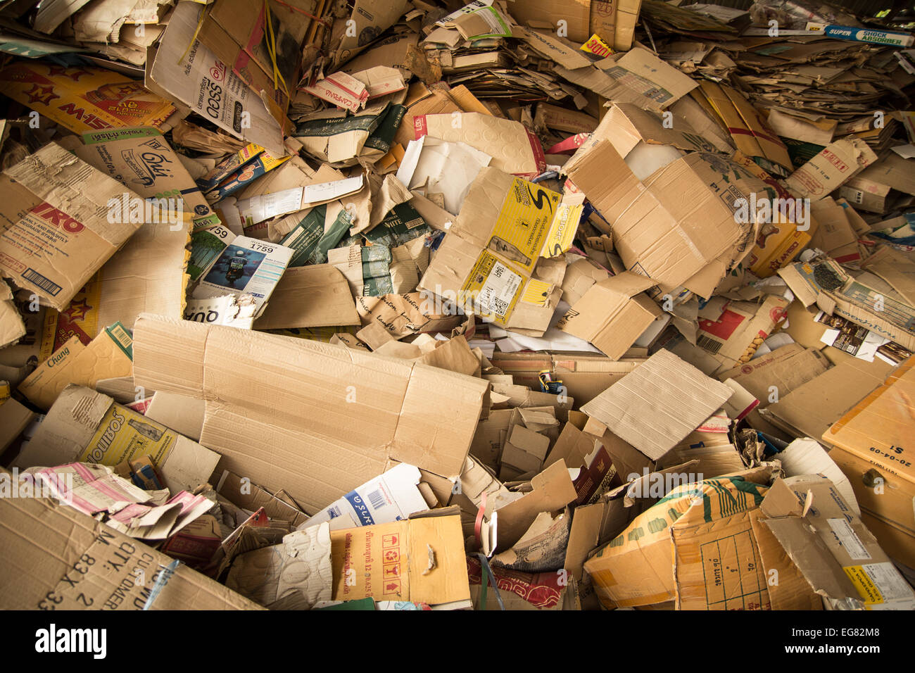 Cardboard waste -Fotos und -Bildmaterial in hoher Auflösung – Alamy