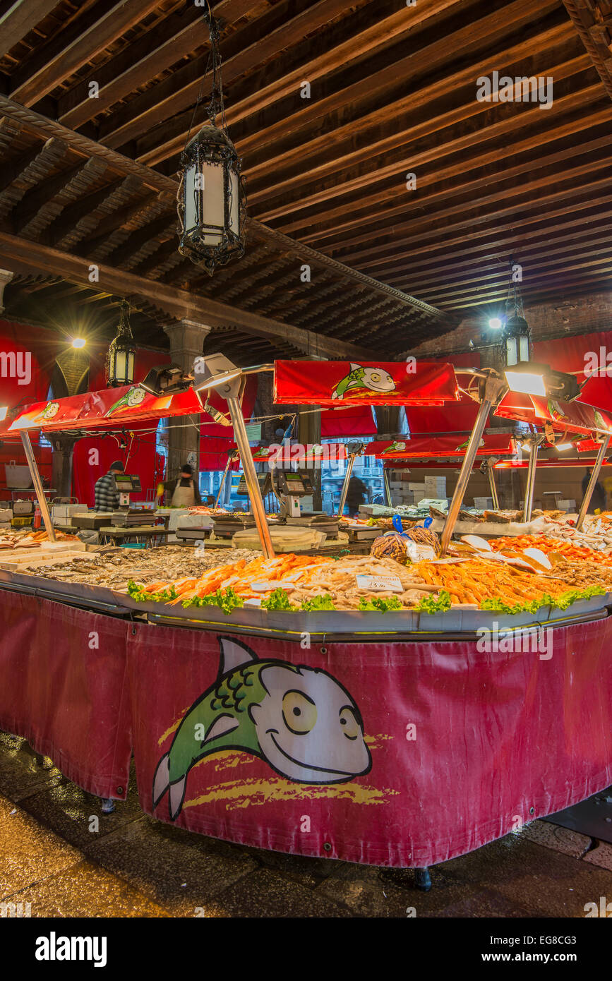 Italienischer marktstand -Fotos und -Bildmaterial in hoher Auflösung ...