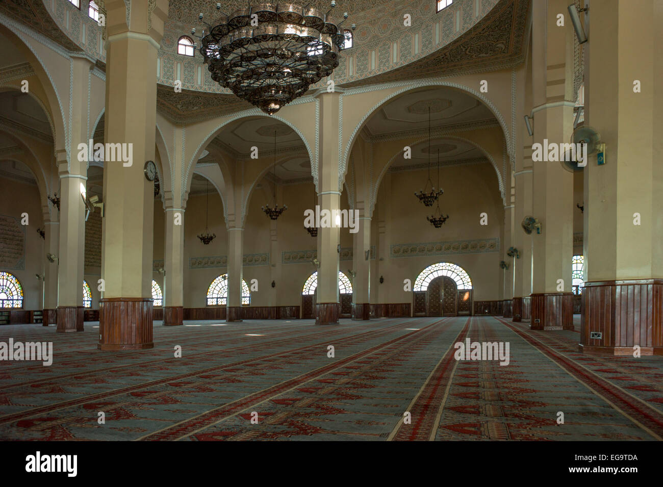 Innenansicht des Gaddafi National Mosque (Uganda National Mosque) in ...