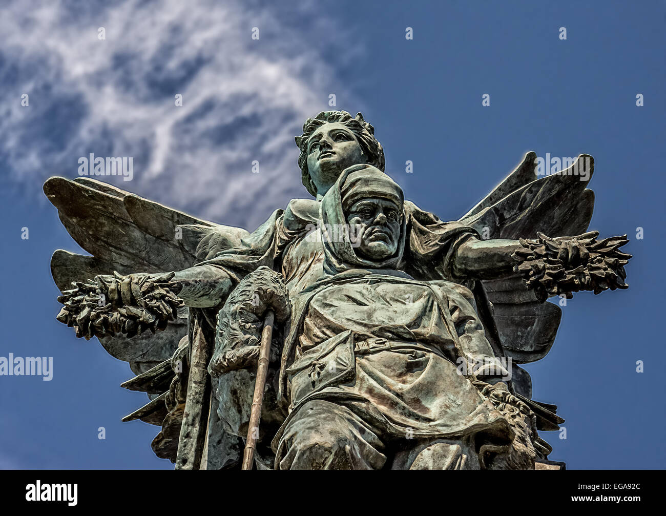 Statue engel wolke -Fotos und -Bildmaterial in hoher Auflösung – Alamy