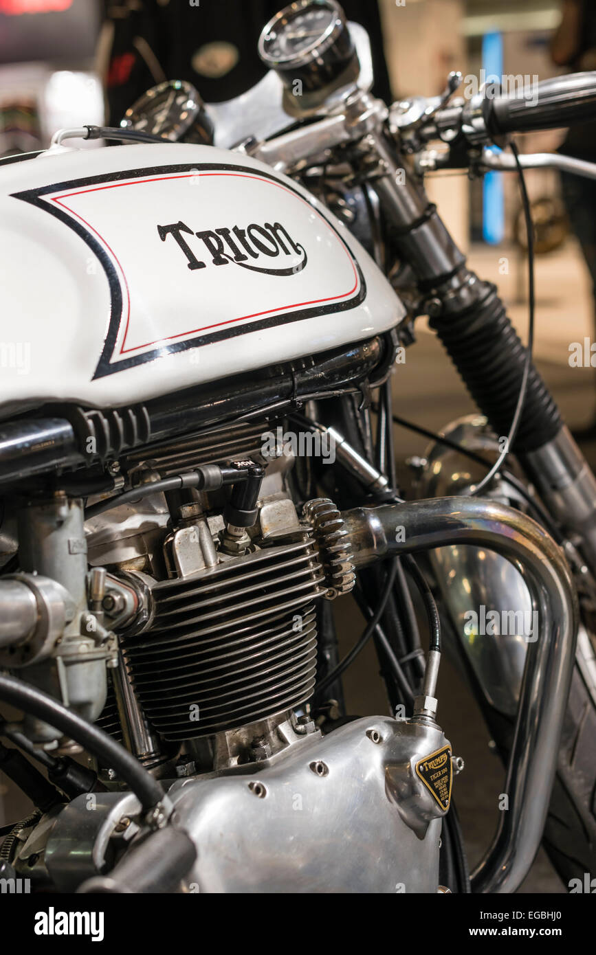 Triton café racer motorrad -Fotos und -Bildmaterial in hoher Auflösung ...