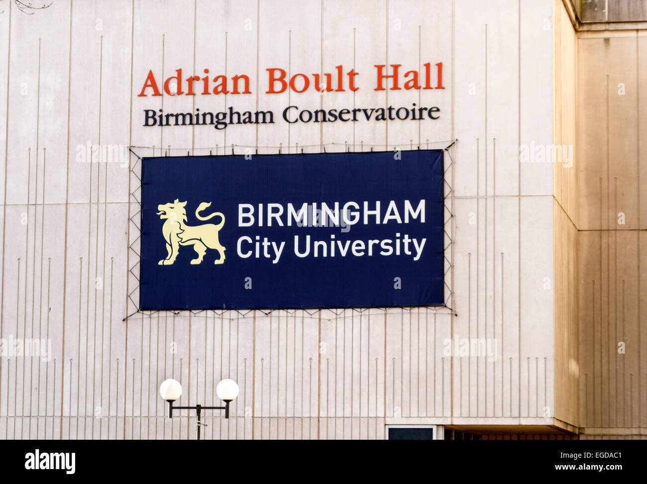 Adrian hall -Fotos und -Bildmaterial in hoher Auflösung – Alamy