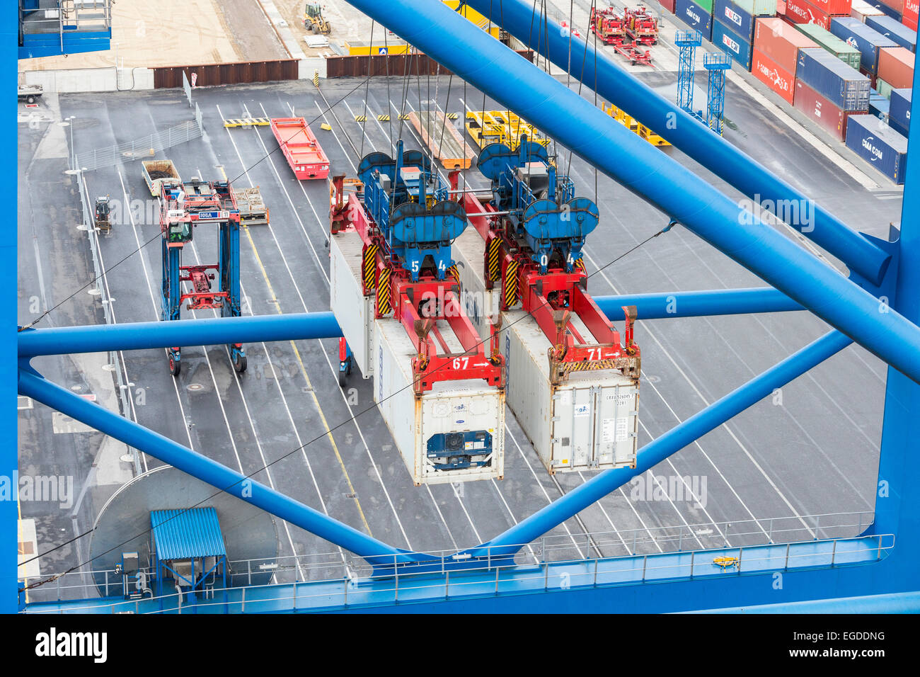 Containers crane -Fotos und -Bildmaterial in hoher Auflösung – Alamy