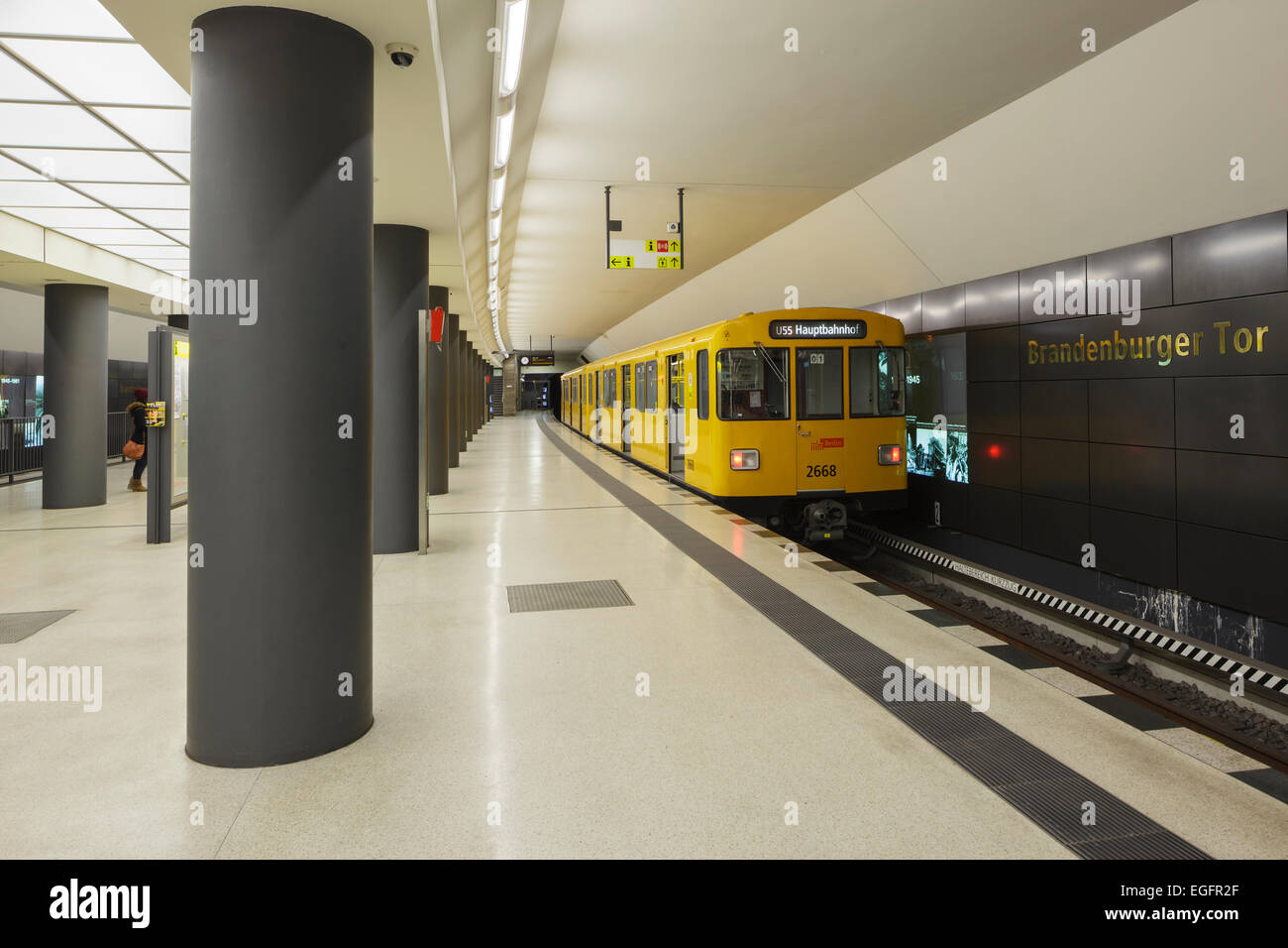 Ubahn station berlin -Fotos und -Bildmaterial in hoher Auflösung – Alamy
