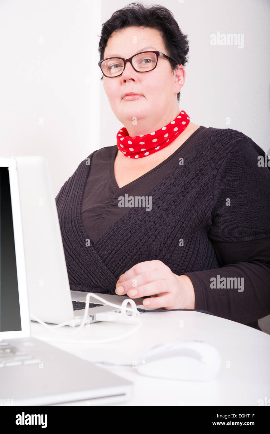 Reife kurvige frau -Fotos und -Bildmaterial in hoher Auflösung – Alamy
